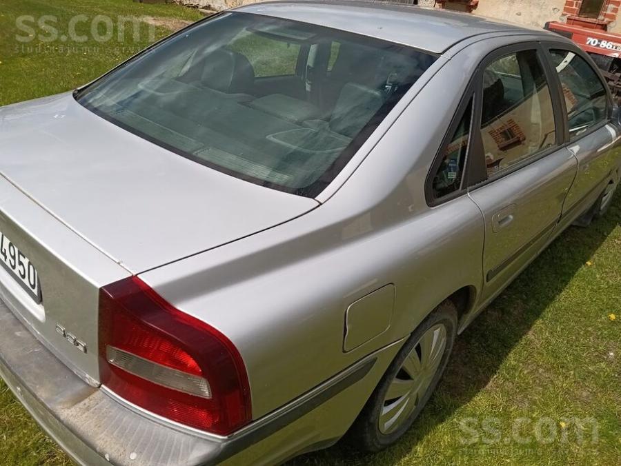Volvo S80 2001 in Tukums, with an engine capacity of 2.40 L and mileage of 544 thousand km for 420 €, photo 2 on AUTOMOTO.COM.LV