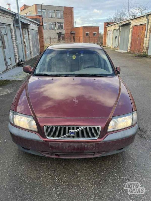Volvo S80 2001 in Panevezys, with an engine capacity of 2.40 L and mileage of 300 thousand km for 500 €, photo 2 on AUTOMOTO.COM.LV
