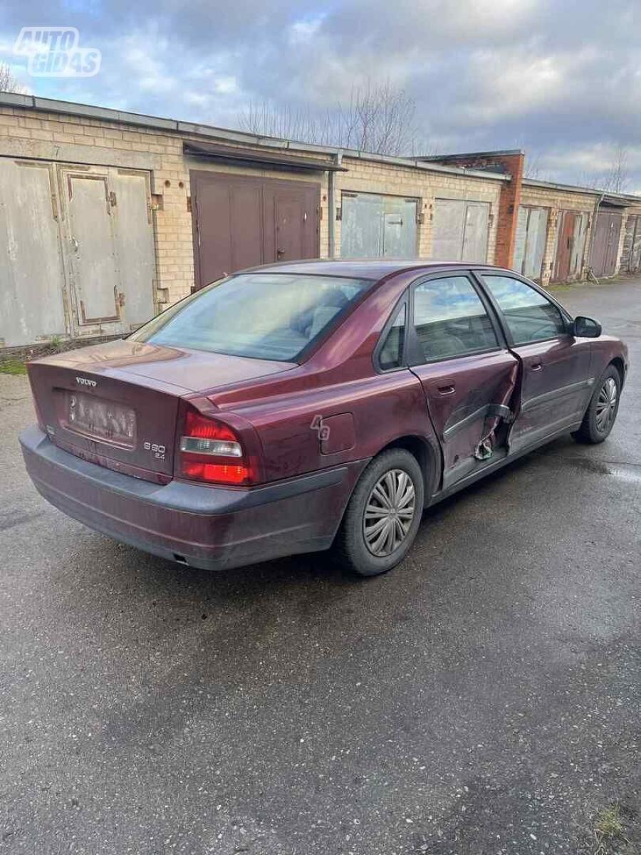 Volvo S80 2001 in Panevezys, with an engine capacity of 2.40 L and mileage of 300 thousand km for 500 €, photo 3 on AUTOMOTO.COM.LV