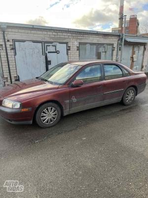 Volvo S80 2001 in Panevezys, with an engine capacity of 2.40 L and mileage of 300 thousand km for 500 €, photo 6 on AUTOMOTO.COM.LV