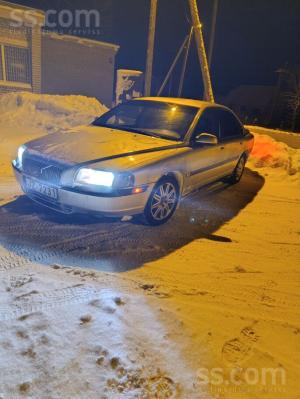 Volvo S80 2001 Rēzekne, ar dzinēja tilpumu 2.50 L un nobraukumu 350 tūkst. km par 900 €, foto  vietnē AUTOMOTO.COM.LV