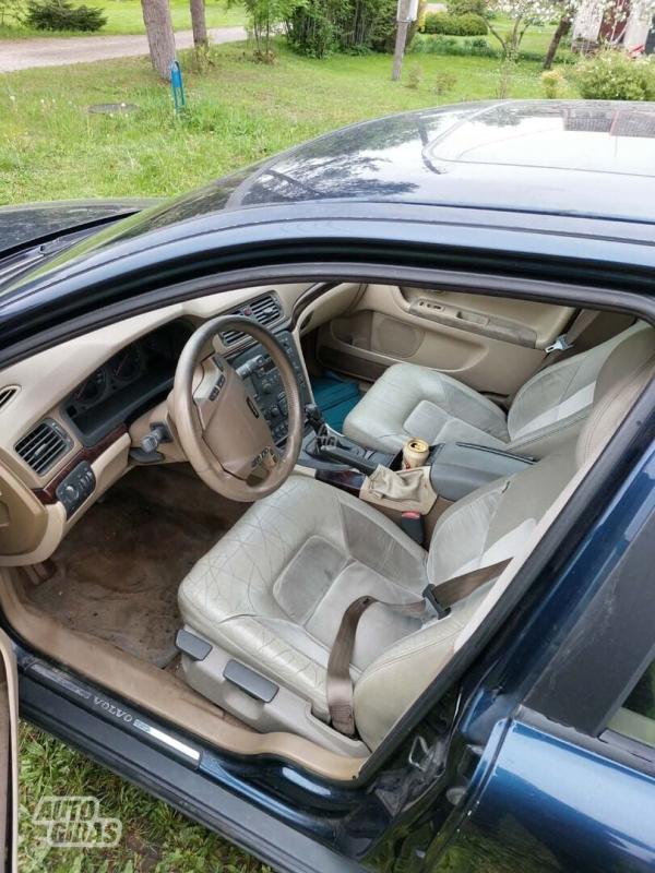 Volvo S80 2001 in Utena, with an engine capacity of 2.40 L and mileage of 344 thousand km for 800 €, photo 1 on AUTOMOTO.COM.LV
