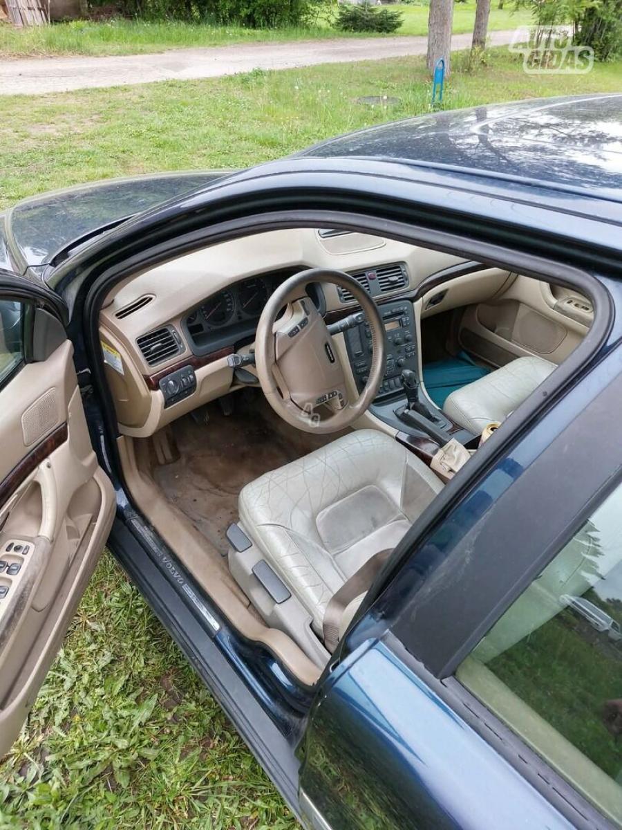 Volvo S80 2001 in Utena, with an engine capacity of 2.40 L and mileage of 344 thousand km for 800 €, photo 3 on AUTOMOTO.COM.LV