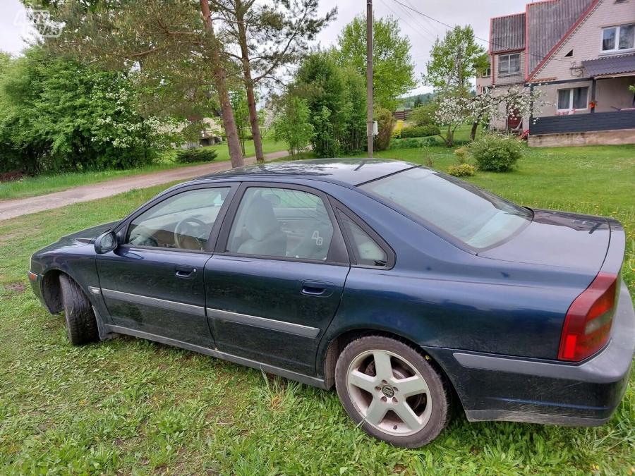 Volvo S80 2001 in Utena, with an engine capacity of 2.40 L and mileage of 344 thousand km for 800 €, photo 5 on AUTOMOTO.COM.LV