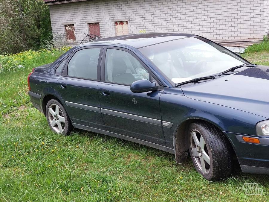 Volvo S80 2001 in Utena, with an engine capacity of 2.40 L and mileage of 344 thousand km for 800 €, photo 6 on AUTOMOTO.COM.LV