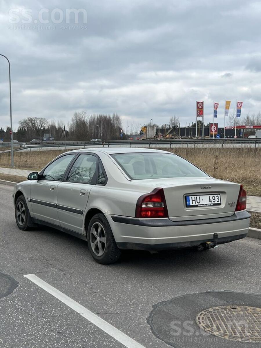 Volvo S80 2001 in Riga, with an engine capacity of 2.50 L and mileage of 360 thousand km for 980 €, photo 5 on AUTOMOTO.COM.LV