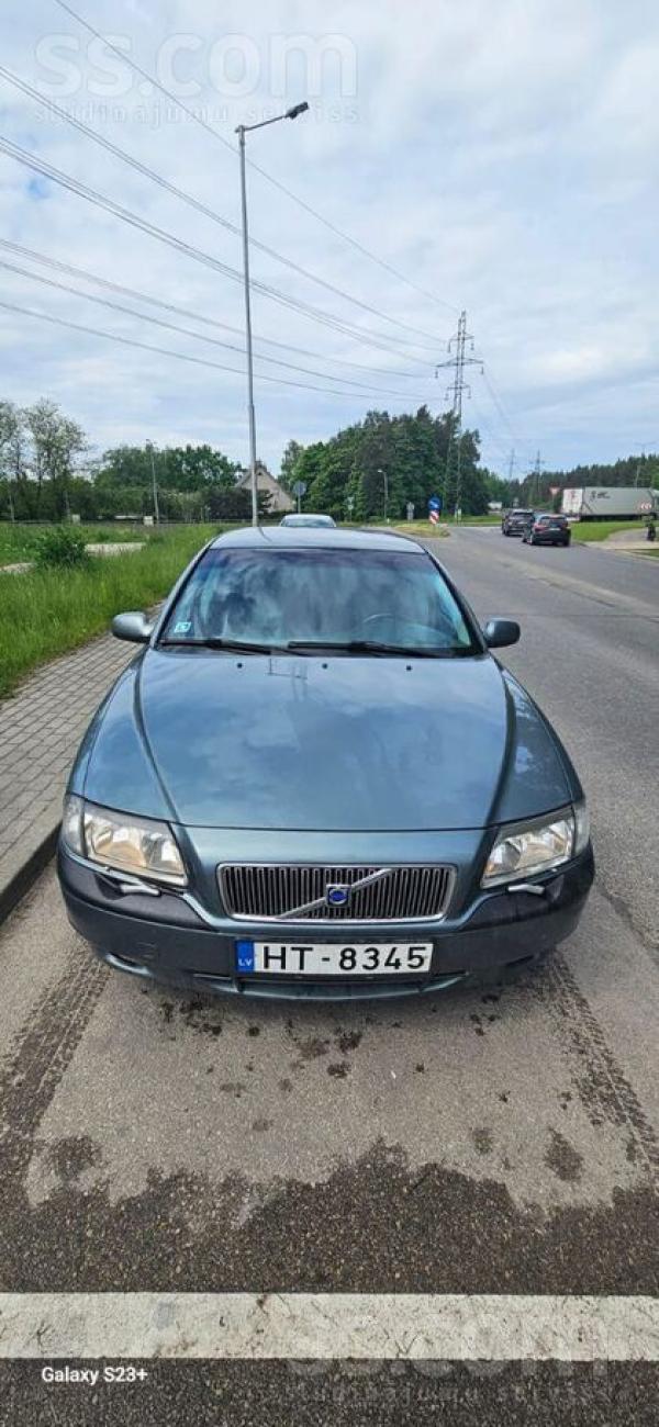 Volvo S80 2002 Rīga, ar dzinēja tilpumu 2.40 L un nobraukumu 377 tūkst. km par 1300 €, foto 1 vietnē AUTOMOTO.COM.LV