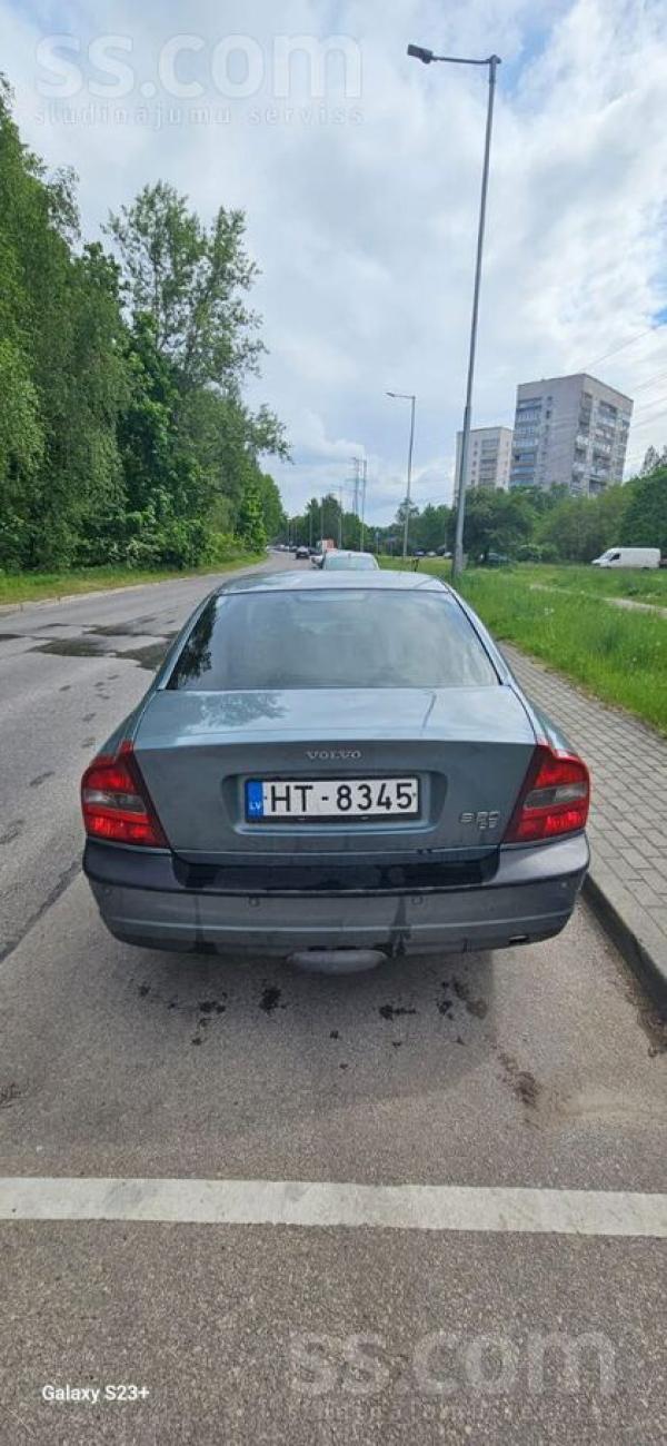 Volvo S80 2002 Rīga, ar dzinēja tilpumu 2.40 L un nobraukumu 377 tūkst. km par 1300 €, foto 2 vietnē AUTOMOTO.COM.LV
