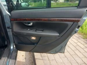 Volvo S80 2002 in Riga, with an engine capacity of 2.40 L and mileage of 377 thousand km for 1300 €, photo 11 on AUTOMOTO.COM.LV