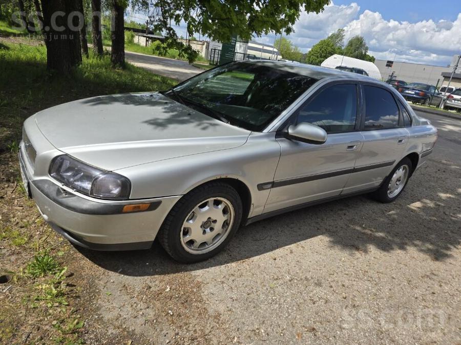 Volvo S80 2002 Ogre, ar dzinēja tilpumu 2.40 L un nobraukumu 285 tūkst. km par 950 €, foto 1 vietnē AUTOMOTO.COM.LV