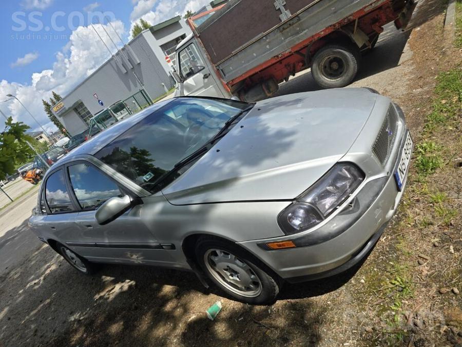 Volvo S80 2002 Ogre, ar dzinēja tilpumu 2.40 L un nobraukumu 285 tūkst. km par 950 €, foto 2 vietnē AUTOMOTO.COM.LV