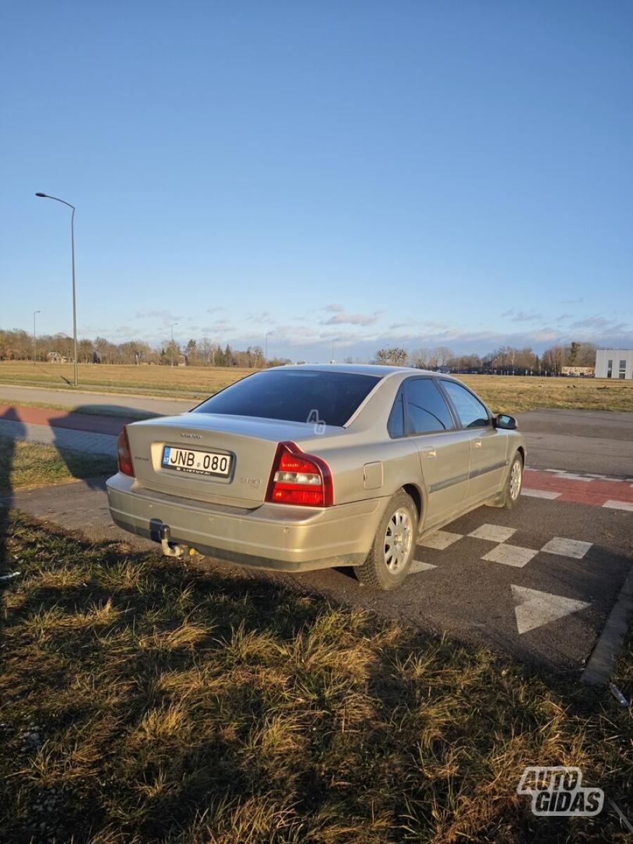 Volvo S80 2002 Kauņa, ar dzinēja tilpumu 2.40 L un nobraukumu 471 tūkst. km par 1200 €, foto 5 vietnē AUTOMOTO.COM.LV
