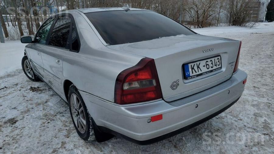 Volvo S80 2002 in Riga, with an engine capacity of 2.40 L and mileage of 356 thousand km for 1650 €, photo 6 on AUTOMOTO.COM.LV