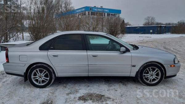 Volvo S80 2002 Rīga, ar dzinēja tilpumu 2.40 L un nobraukumu 356 tūkst. km par 1650 €, foto 9 vietnē AUTOMOTO.COM.LV