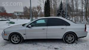 Volvo S80 2002 in Riga, with an engine capacity of 2.40 L and mileage of 356 thousand km for 1650 €, photo 10 on AUTOMOTO.COM.LV