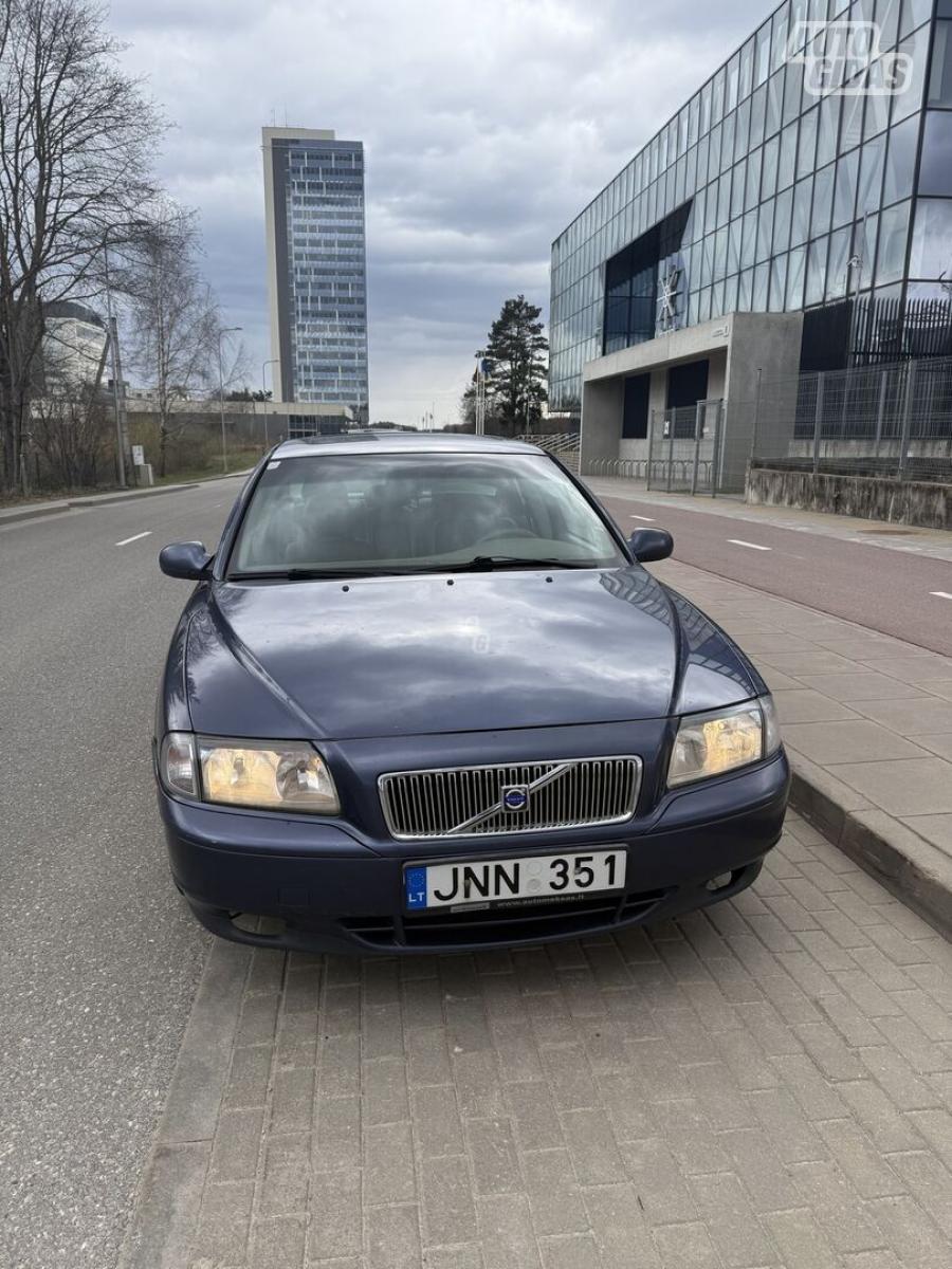 Volvo S80 2002 in Vilnius, with an engine capacity of 2.40 L and mileage of 305 thousand km for 600 €, photo 1 on AUTOMOTO.COM.LV