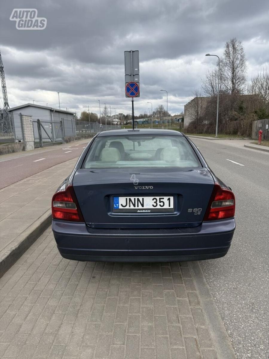 Volvo S80 2002 in Vilnius, with an engine capacity of 2.40 L and mileage of 305 thousand km for 600 €, photo 5 on AUTOMOTO.COM.LV