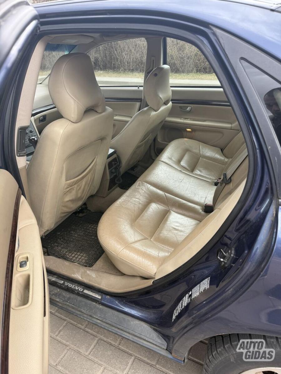 Volvo S80 2002 in Vilnius, with an engine capacity of 2.40 L and mileage of 305 thousand km for 600 €, photo 6 on AUTOMOTO.COM.LV