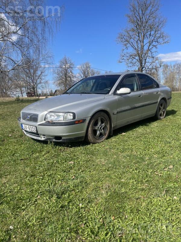 Volvo S80 2002 Madona, ar dzinēja tilpumu 2.40 L un nobraukumu 423 tūkst. km par 400 €, foto 1 vietnē AUTOMOTO.COM.LV