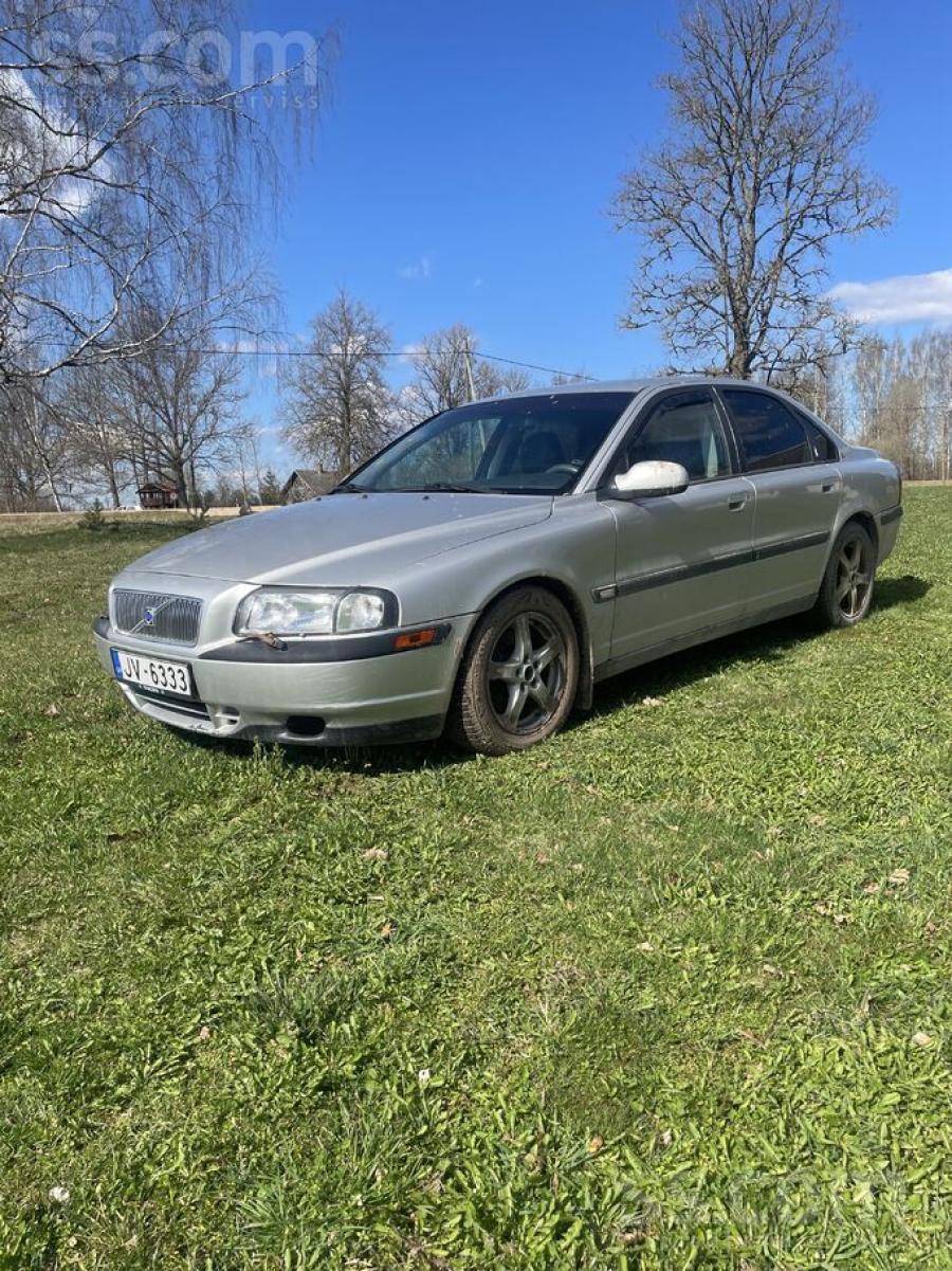 Volvo S80 2002 Madona, ar dzinēja tilpumu 2.40 L un nobraukumu 423 tūkst. km par 400 €, foto 1 vietnē AUTOMOTO.COM.LV
