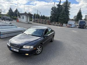 Volvo S80 2002 Viļņa, ar dzinēja tilpumu 2.40 L un nobraukumu 380 tūkst. km par 799 €, foto  vietnē AUTOMOTO.COM.LV