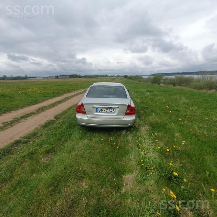Volvo S80 2003 in Riga, with an engine capacity of 2.90 L and mileage of 330 thousand km for 990 €, photo 4 on AUTOMOTO.COM.LV