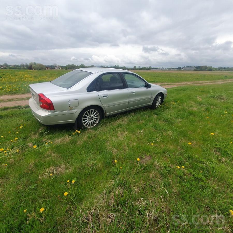 Volvo S80 2003 in Riga, with an engine capacity of 2.90 L and mileage of 330 thousand km for 990 €, photo 5 on AUTOMOTO.COM.LV