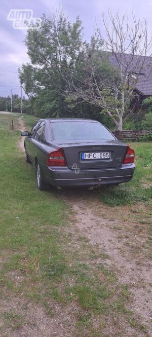 Volvo S80 2003 Viļņa, ar dzinēja tilpumu 2.40 L un nobraukumu 440 tūkst. km par 500 €, foto  vietnē AUTOMOTO.COM.LV