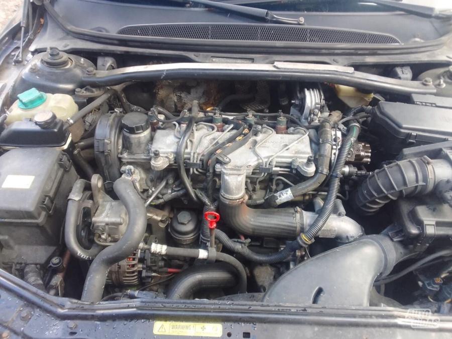 Volvo S80 2003 in Ukmerge, with an engine capacity of 2.40 L and mileage of 7 thousand km for 320 €, photo 3 on AUTOMOTO.COM.LV