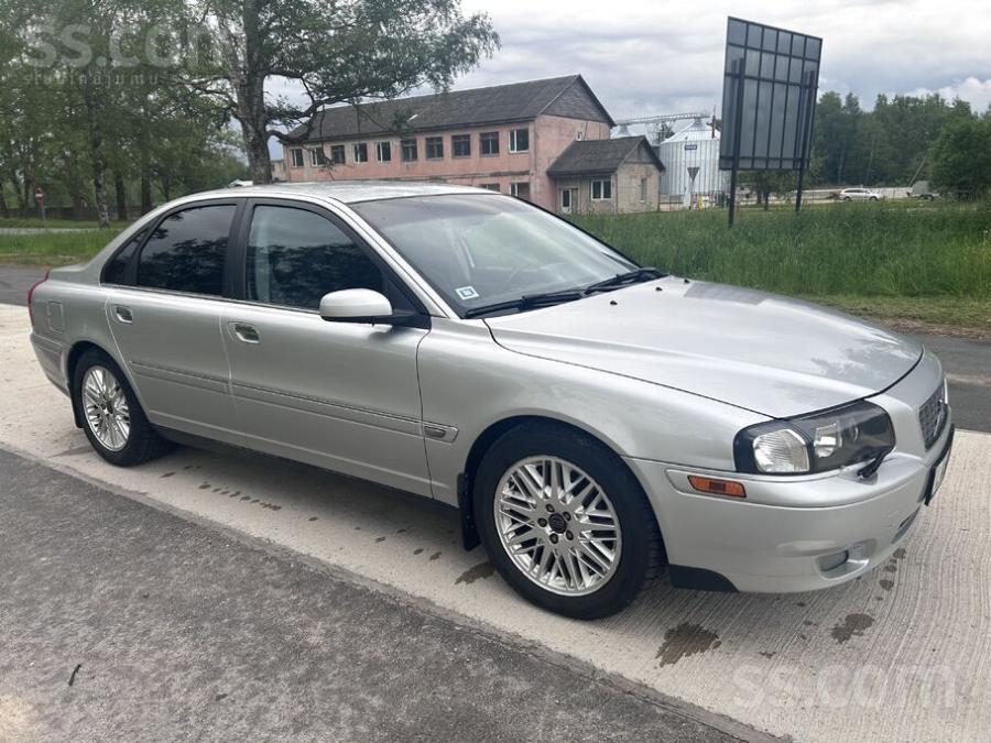 Volvo S80 2004 in Madona, with an engine capacity of 2.40 L and mileage of 361 thousand km for 2800 €, photo 6 on AUTOMOTO.COM.LV