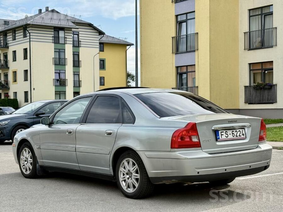 Volvo S80 2004 in Riga, with an engine capacity of 2.50 L and mileage of 220 thousand km for 1500 €, photo 4 on AUTOMOTO.COM.LV