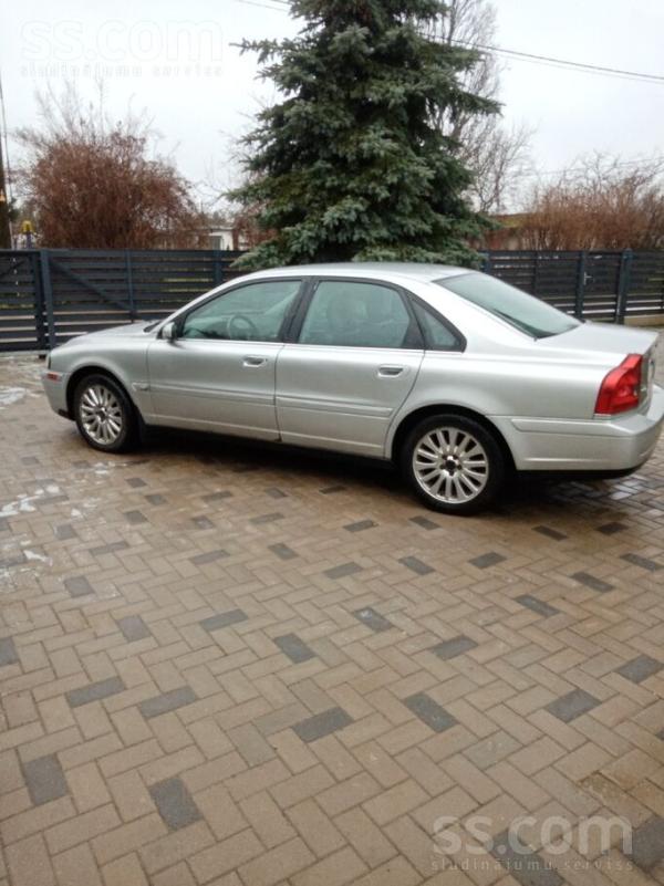 Volvo S80 2004 Rīga, ar dzinēja tilpumu 2.40 L un nobraukumu 384 tūkst. km par 1450 €, foto 3 vietnē AUTOMOTO.COM.LV