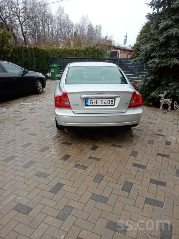 Volvo S80 2004 Rīga, ar dzinēja tilpumu 2.40 L un nobraukumu 384 tūkst. km par 1450 €, foto 4 vietnē AUTOMOTO.COM.LV