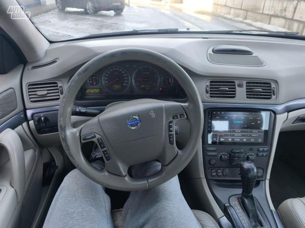 Volvo S80 2004 in Vilnius, with an engine capacity of 2.40 L and mileage of 420 thousand km for 1200 €, photo 6 on AUTOMOTO.COM.LV