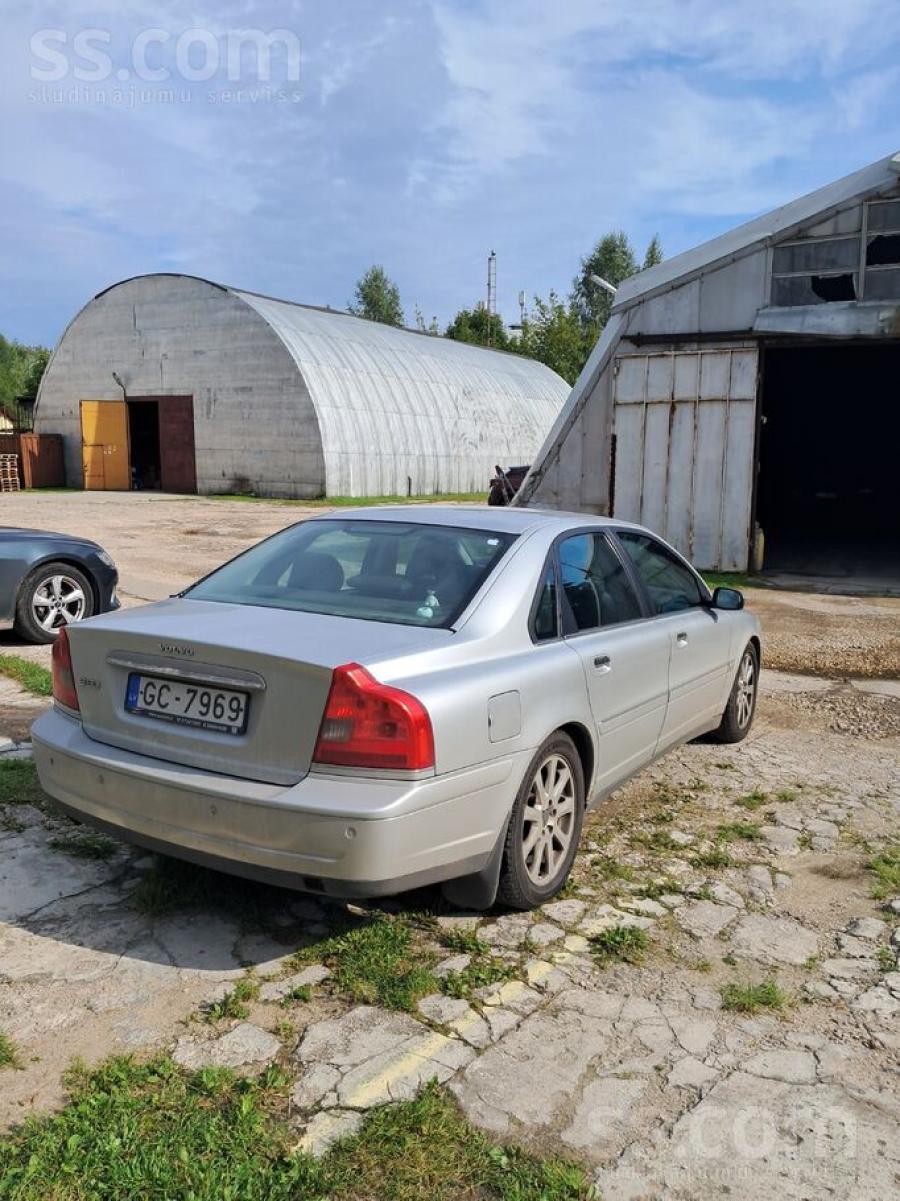 Volvo S80 2004 Rīga, ar dzinēja tilpumu 2.40 L un nobraukumu 380 tūkst. km par 1200 €, foto 3 vietnē AUTOMOTO.COM.LV