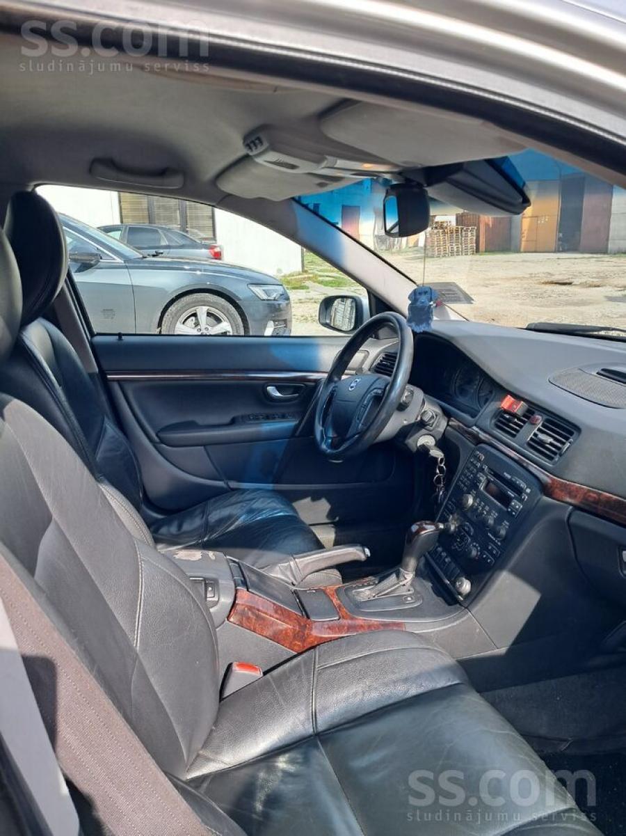 Volvo S80 2004 Rīga, ar dzinēja tilpumu 2.40 L un nobraukumu 380 tūkst. km par 1200 €, foto 4 vietnē AUTOMOTO.COM.LV