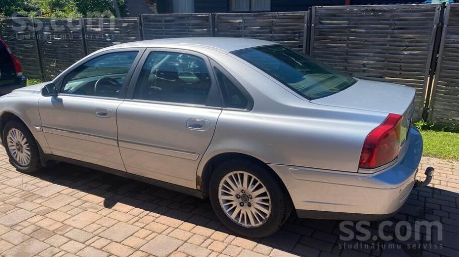 Volvo S80 2004 in Riga, with an engine capacity of 2.40 L and mileage of 279 thousand km for 1450 €, photo 3 on AUTOMOTO.COM.LV