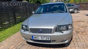 Volvo S80 2004 in Riga, with an engine capacity of 2.40 L and mileage of 279 thousand km for 1450 €, photo 4 on AUTOMOTO.COM.LV
