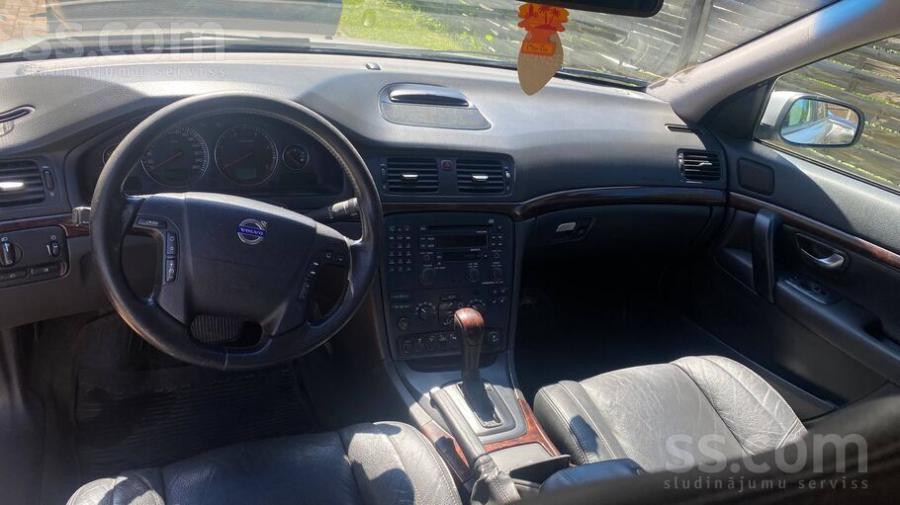 Volvo S80 2004 in Riga, with an engine capacity of 2.40 L and mileage of 279 thousand km for 1450 €, photo 8 on AUTOMOTO.COM.LV