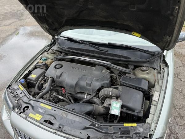 Volvo S80 2005 in Jelgava, with an engine capacity of 2.40 L and mileage of 419 thousand km for 1850 €, photo 10 on AUTOMOTO.COM.LV