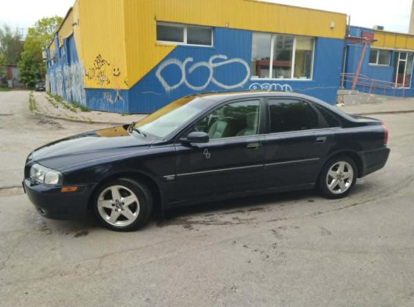 Volvo S80 2005 in Siauliai, with an engine capacity of 2.40 L and mileage of 515 thousand km for 800 €, photo 3 on AUTOMOTO.COM.LV