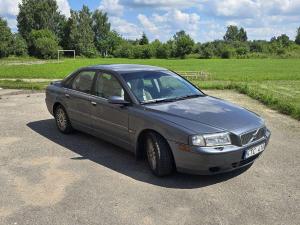 Volvo S80 2005 in Vilnius, with an engine capacity of 2.40 L and mileage of 400 thousand km for 1200 €, photo 3 on AUTOMOTO.COM.LV