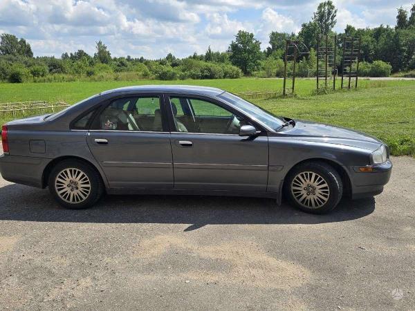 Volvo S80 2005 Viļņa, ar dzinēja tilpumu 2.40 L un nobraukumu 400 tūkst. km par 1200 €, foto 3 vietnē AUTOMOTO.COM.LV