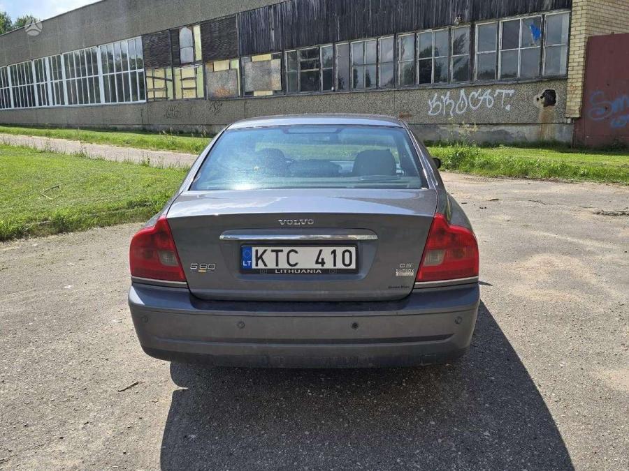 Volvo S80 2005 in Vilnius, with an engine capacity of 2.40 L and mileage of 400 thousand km for 1200 €, photo 6 on AUTOMOTO.COM.LV