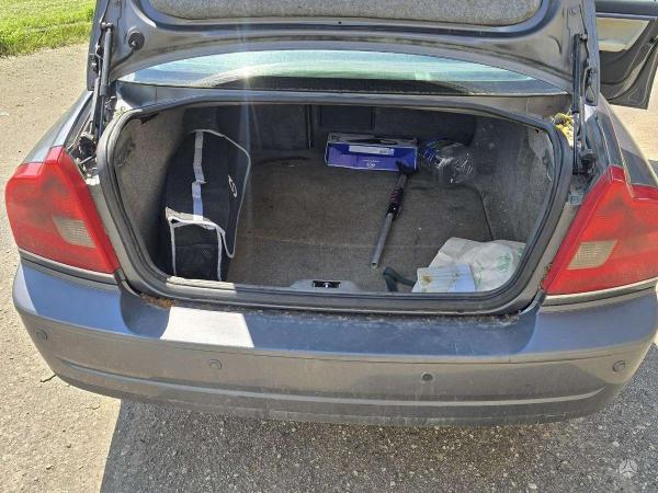 Volvo S80 2005 Viļņa, ar dzinēja tilpumu 2.40 L un nobraukumu 400 tūkst. km par 1200 €, foto 6 vietnē AUTOMOTO.COM.LV
