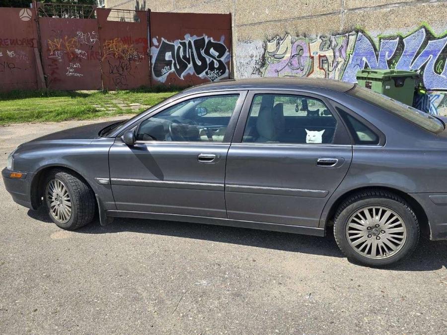Volvo S80 2005 in Vilnius, with an engine capacity of 2.40 L and mileage of 400 thousand km for 1200 €, photo 10 on AUTOMOTO.COM.LV