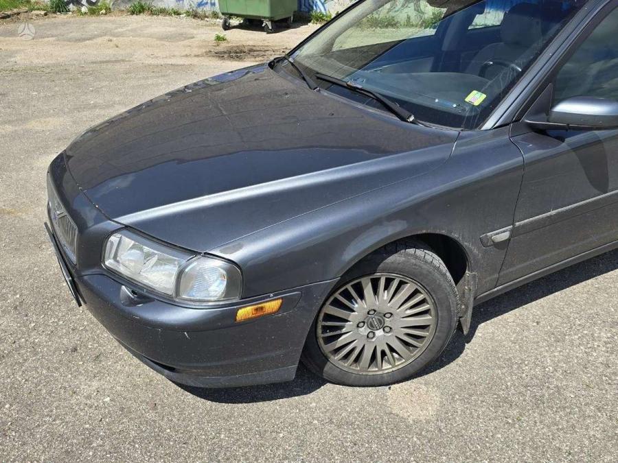 Volvo S80 2005 in Vilnius, with an engine capacity of 2.40 L and mileage of 400 thousand km for 1200 €, photo 11 on AUTOMOTO.COM.LV