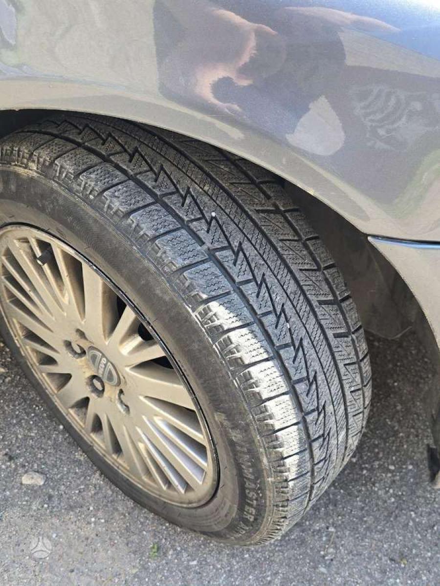 Volvo S80 2005 in Vilnius, with an engine capacity of 2.40 L and mileage of 400 thousand km for 1200 €, photo 12 on AUTOMOTO.COM.LV