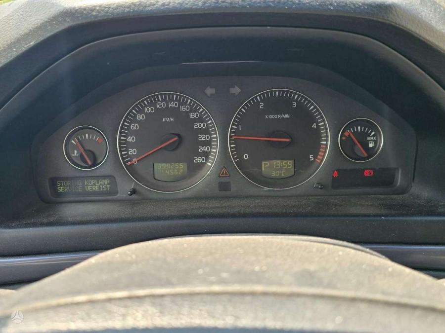 Volvo S80 2005 in Vilnius, with an engine capacity of 2.40 L and mileage of 400 thousand km for 1200 €, photo 14 on AUTOMOTO.COM.LV