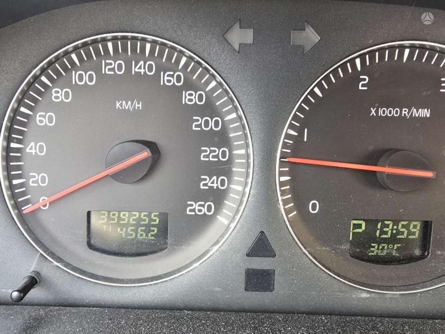 Volvo S80 2005 in Vilnius, with an engine capacity of 2.40 L and mileage of 400 thousand km for 1200 €, photo 15 on AUTOMOTO.COM.LV